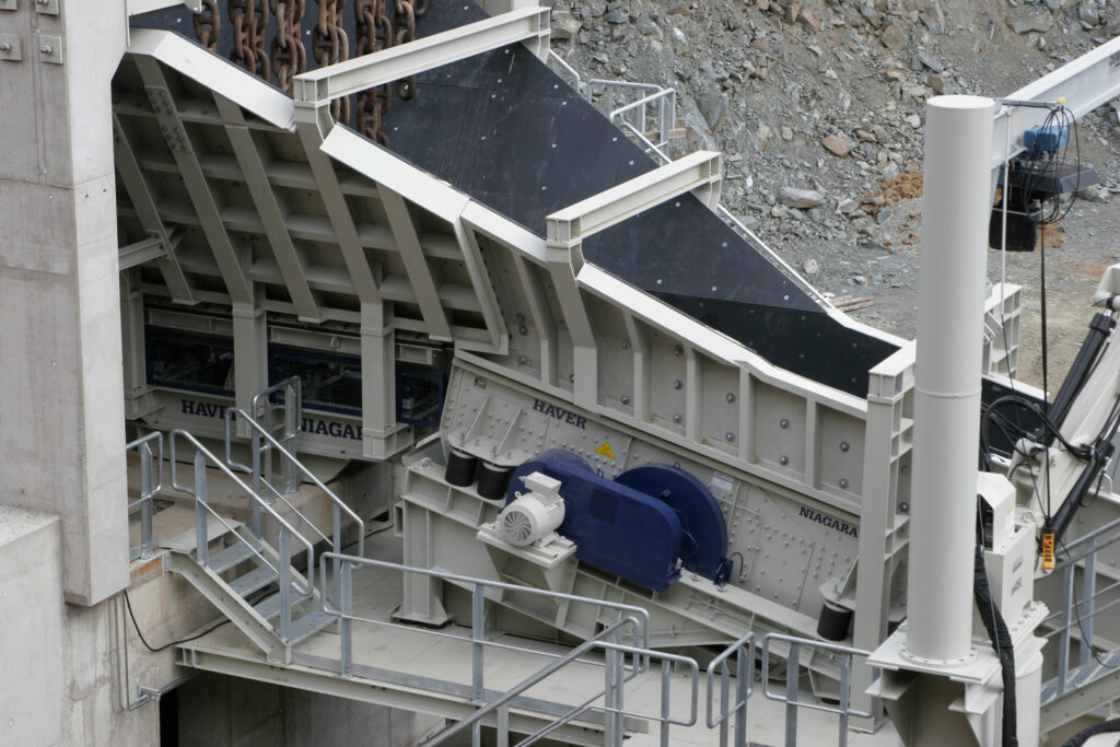 Niagara N-Class Eccentric Inclined Screen - Haver & Boecker Niagara